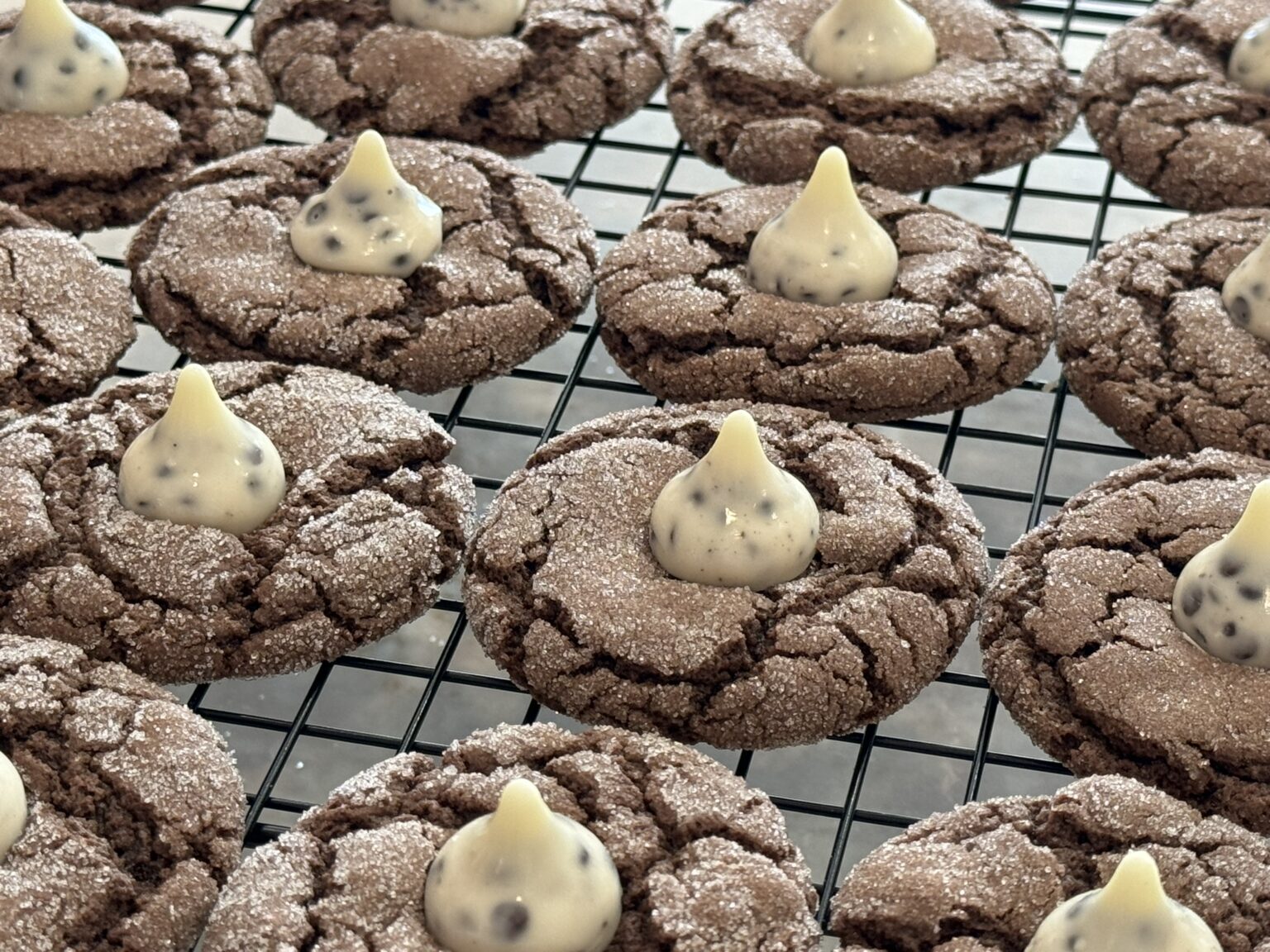 Cookies 'n' Creme Kiss Cookies - Rave About Food