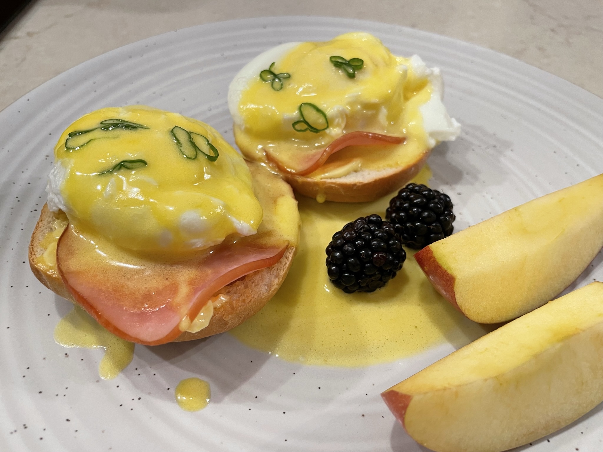 Mini Bagel Eggs Benedict - Rave About Food